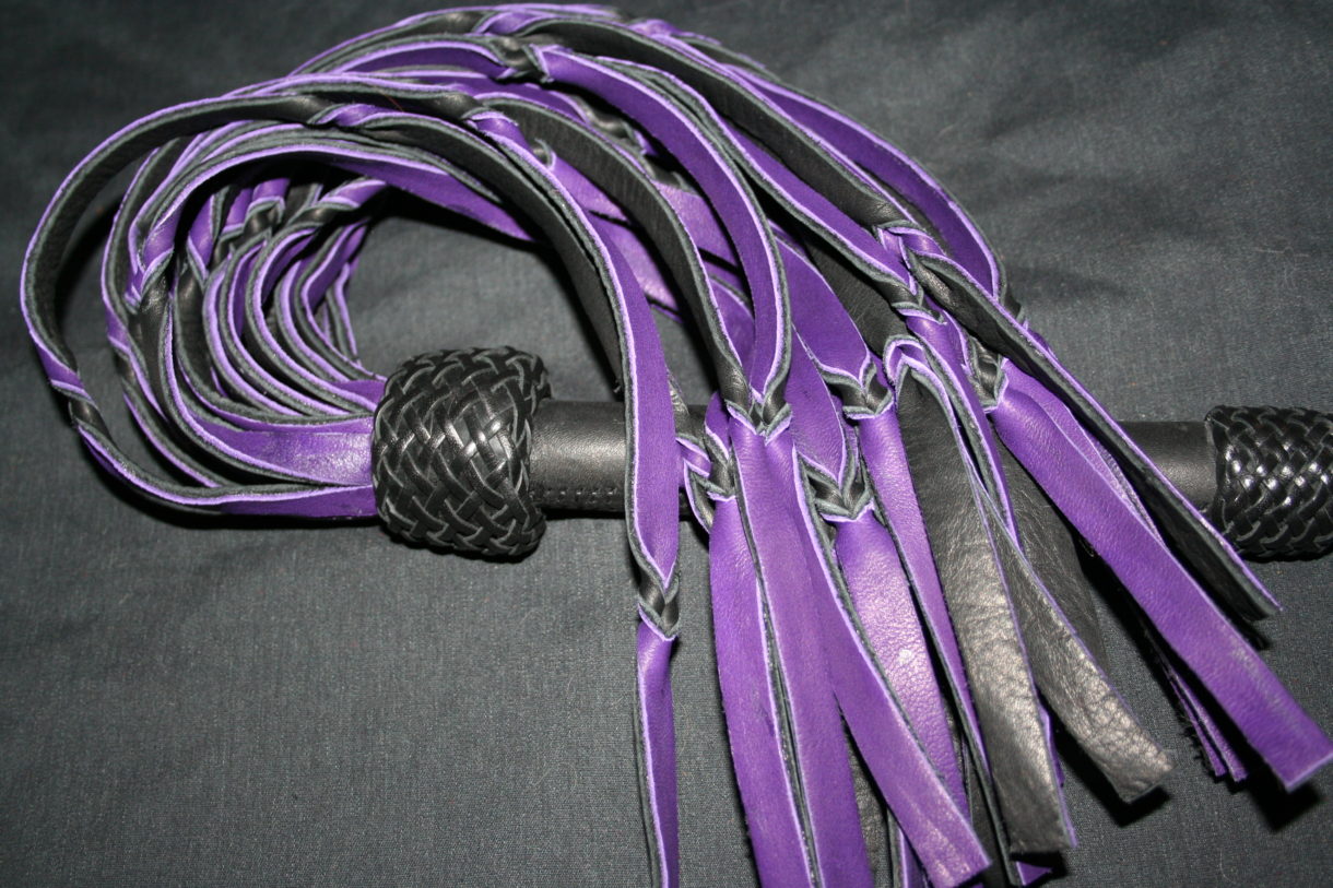 Purple Rain – Purple and Black Twisted Flogger – Fox & Hare